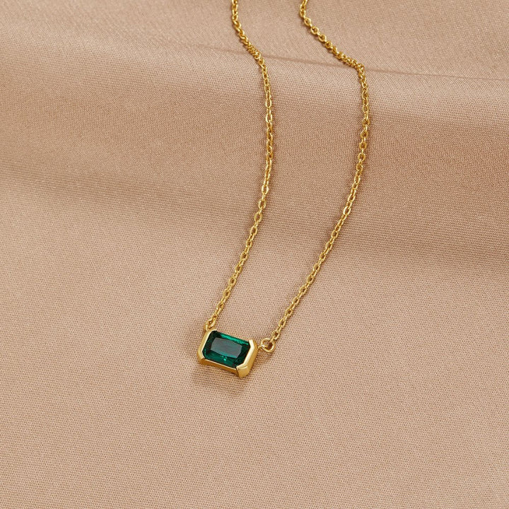 Delicate Emerald Necklace – Amelia Rose